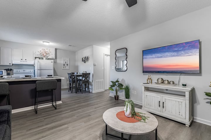 C Green Oaks Unit 12 Min To Downtown - Winston-Salem, NC