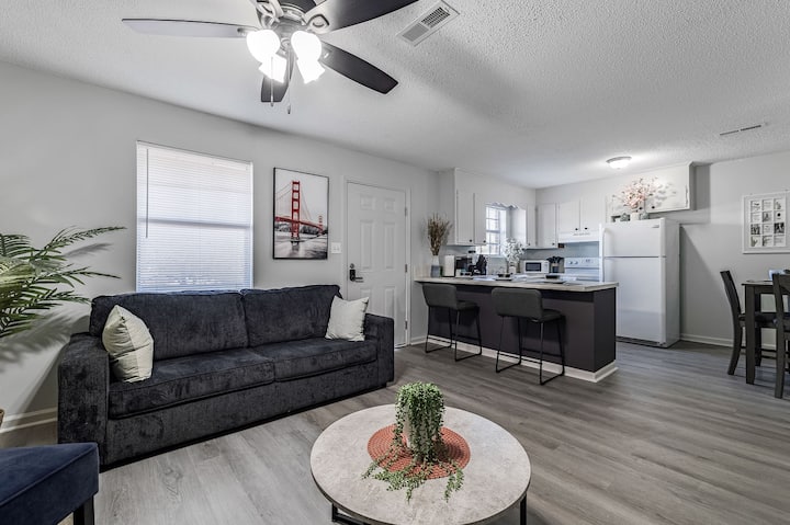 C Green Oaks Unit 12 Min To Downtown - Winston-Salem, NC