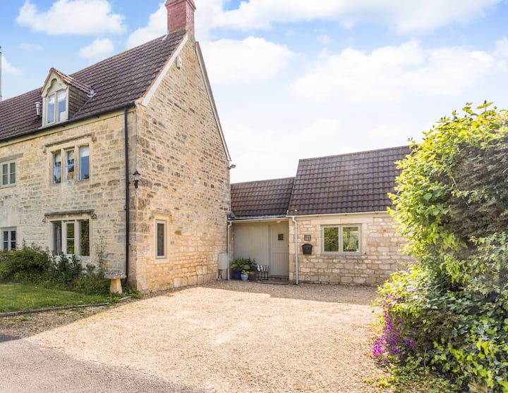 Cotswolds 3 Bed Cottage
15 Miles From Cheltenham - Stroud