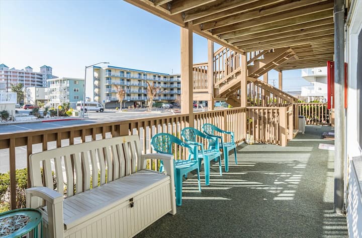 Ocean Side Sea Loft : Easy Walk To The Beach - Fenwick Island, DE