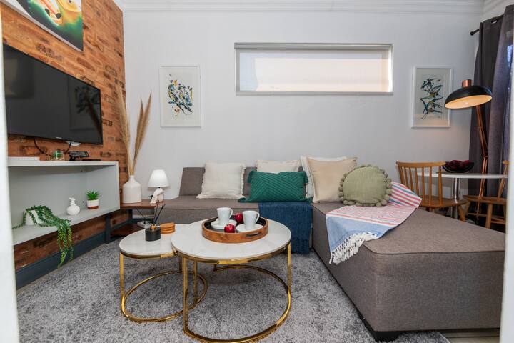Calm-modern- Self Check In - Modern - Near Menlyn - Pretoria