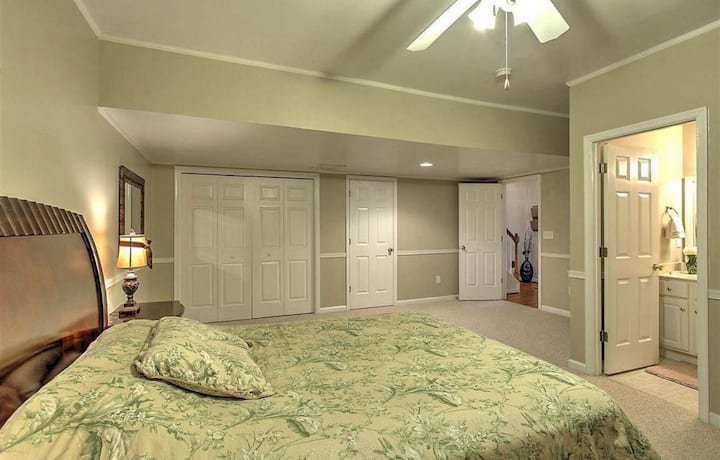 Discover Charming Neighborhood. - Charlottesville, VA