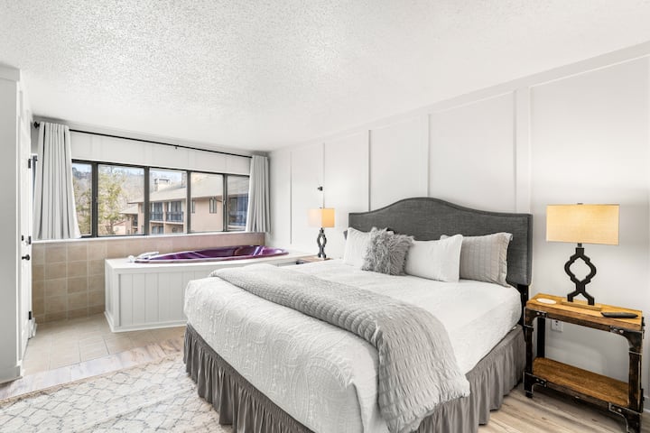 Li 303 - Gatlinburg Condo W/pool &  Heart Tub - Gatlinburg, TN