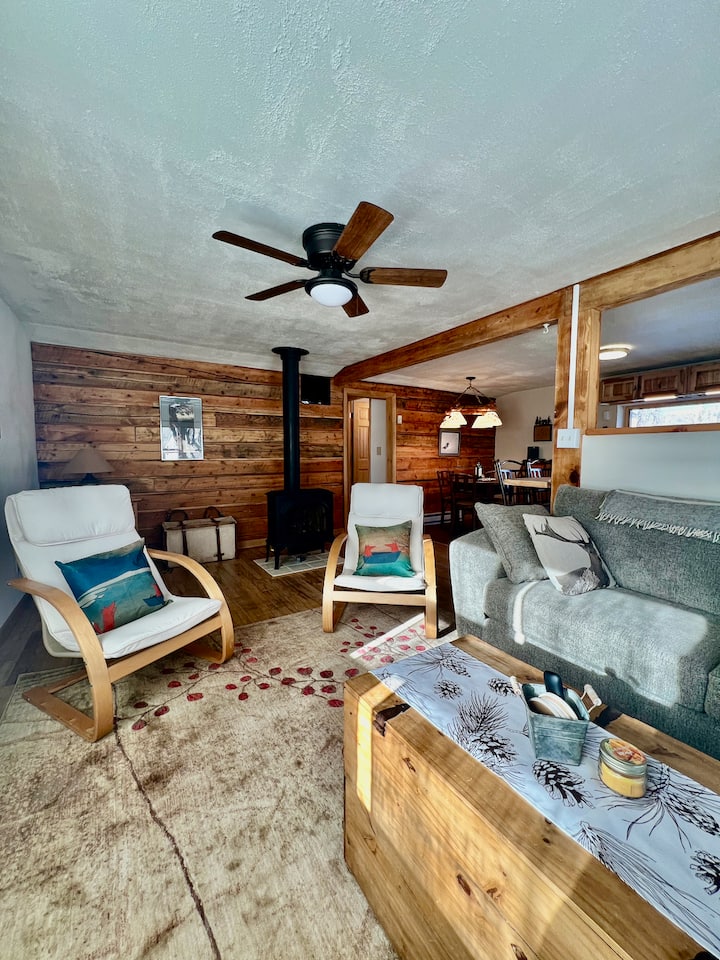 Rustic Log House In Pinedale - Wyoming