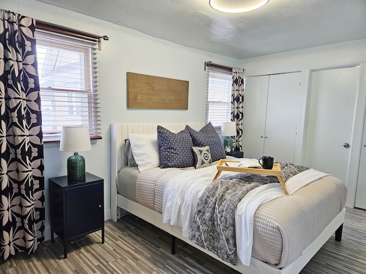 Hotel Style! Off Street Parking. No Cleaning Fees. - Montana