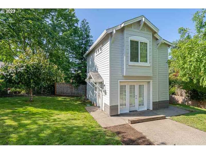 Private Guesthouse - Salem, OR