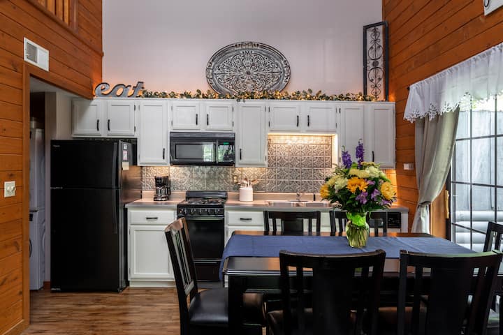 Wonderfully Welcoming Cabin - Branson, MO