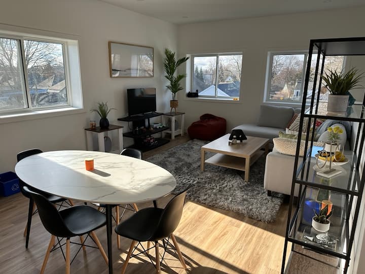 Charming 2-bed Gem - London