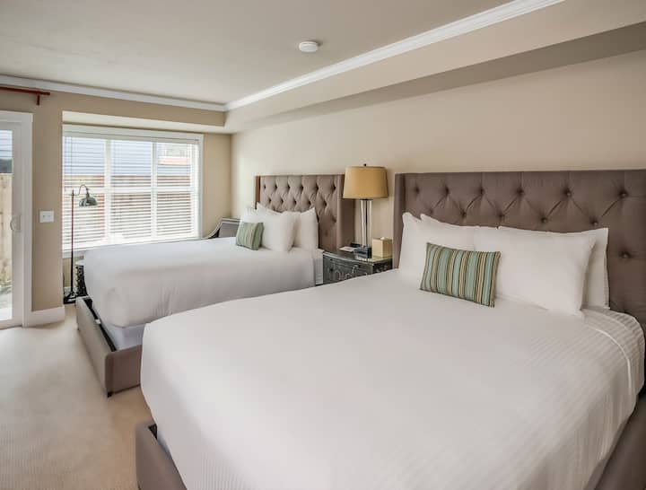 The Courtyard - Double Queen - Seaside, OR