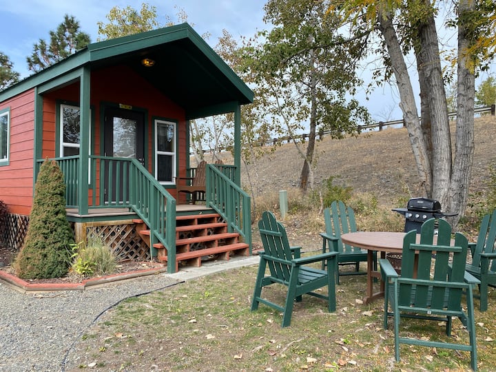 Beautiful Cozy Deluxe Cabins - Ellensburg, WA