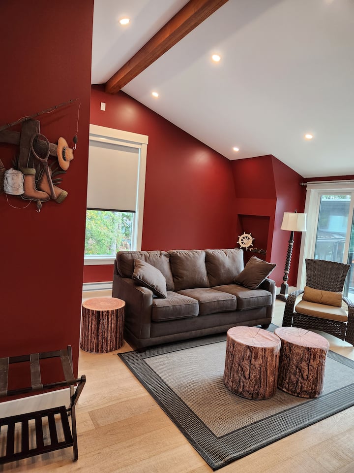 Tranquil Getaway Lakefront Access To Private Dock - Cowichan Bay