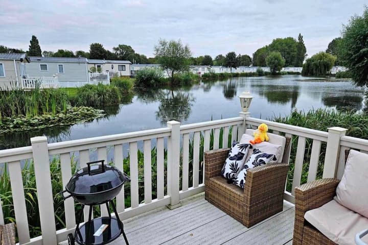 Lakeside Haven Cottage - Hoburne - South Cerney