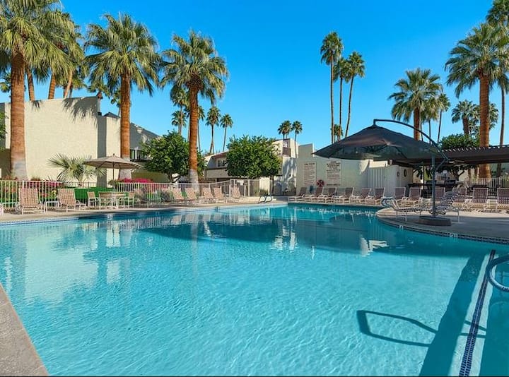 Palm Springs Biltmore Fabulous Pool/jacuzzi - Palm Springs, CA