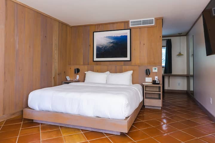 Stagecoach Inn - Heritage Oak King - Salado, TX