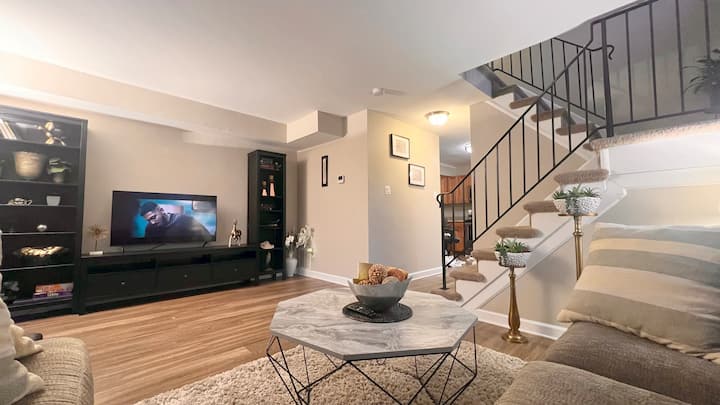 Entire Home In Potomac - Great Falls, VA
