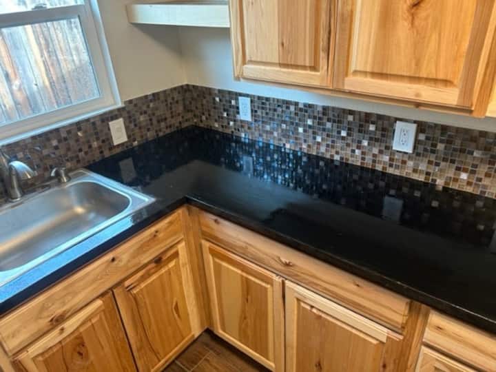 Studiob/guesthouse, By Old Town - Clovis, CA