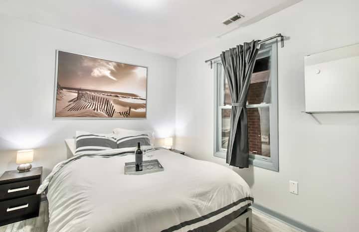 Meddistrict Chic 1bed/1bath + Free Laundry - Chicago, IL