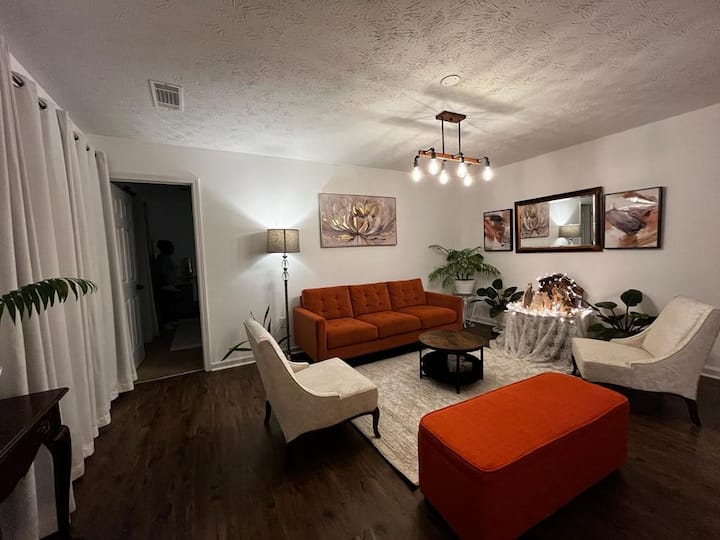 Cozy Getaway: Discover The Perfect Bedroom - Athens, GA