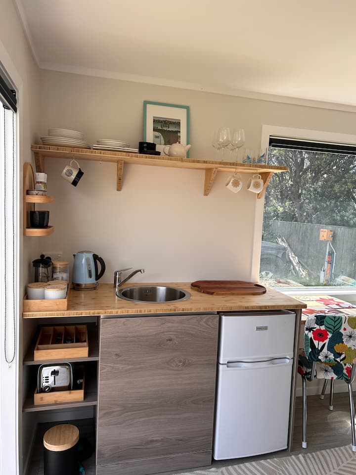Beach Cabin - Kowhai Landing - Ōtaki Beach