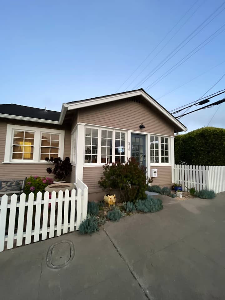 Bright And Happy Cottage In Pacific Grove - Monterey, CA