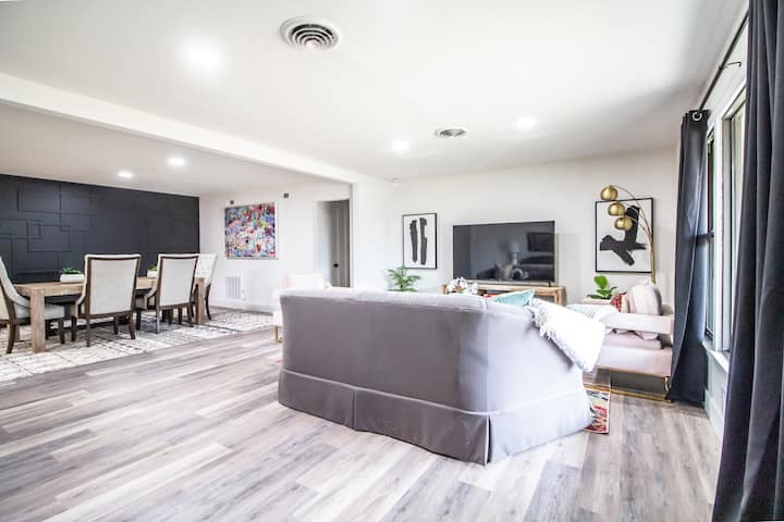 The Roses/front&back House Combo/sleeps 8 - Lubbock, TX