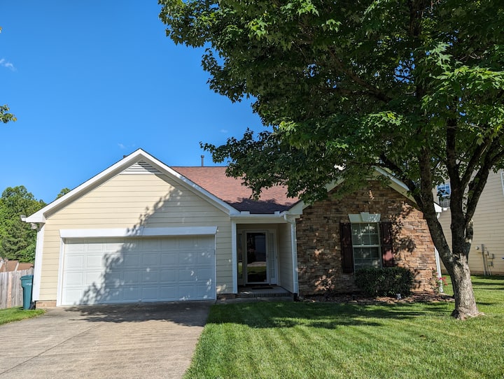 Basic, Quirky Home - Durham, NC