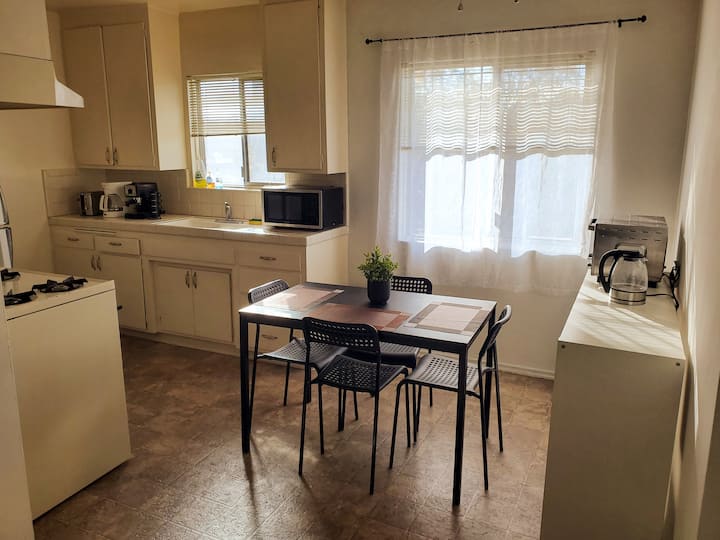 Cozy Apartment Near Studios - Burbank, CA