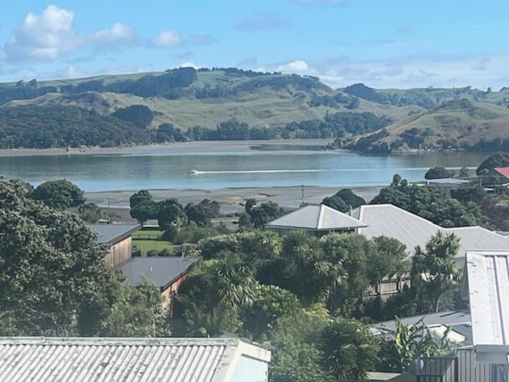Raglan Paradise - Raglan