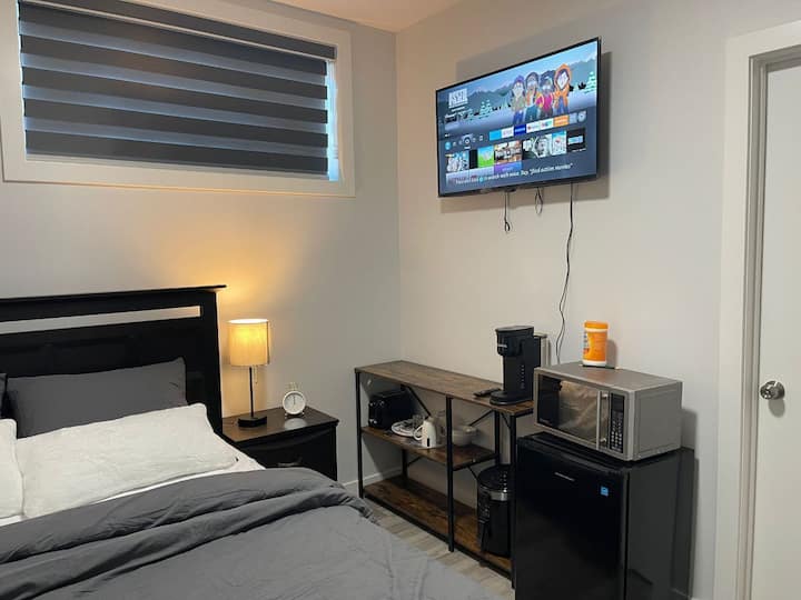 Private Cozy Room In Saskatoon. - 새스커툰