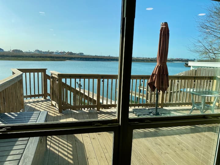 Beautiful Sunset View, Waterfront, Private Patio - North Padre Island, TX