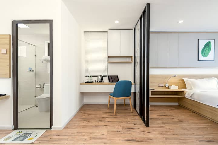 Doji Stars- Suite King Bed - Floor 9 - Da Nang