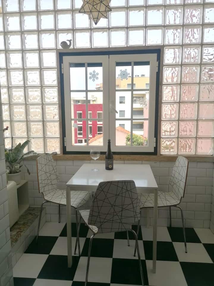 Charming Space With Private Bathroom - 리스본