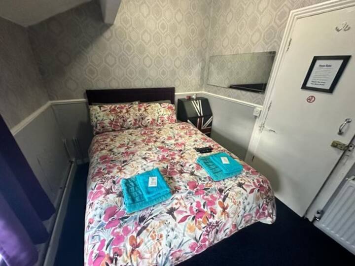 Runway Adult Only - Pets Welcome- Double En-suite7 - Blackpool