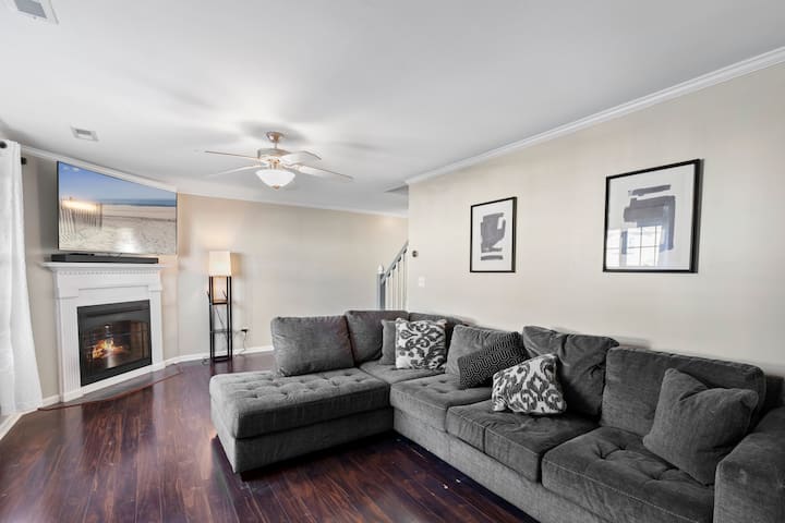 Cozy Retreat In The Heart Of Greenville: 3bed2.5br - Greenville, NC