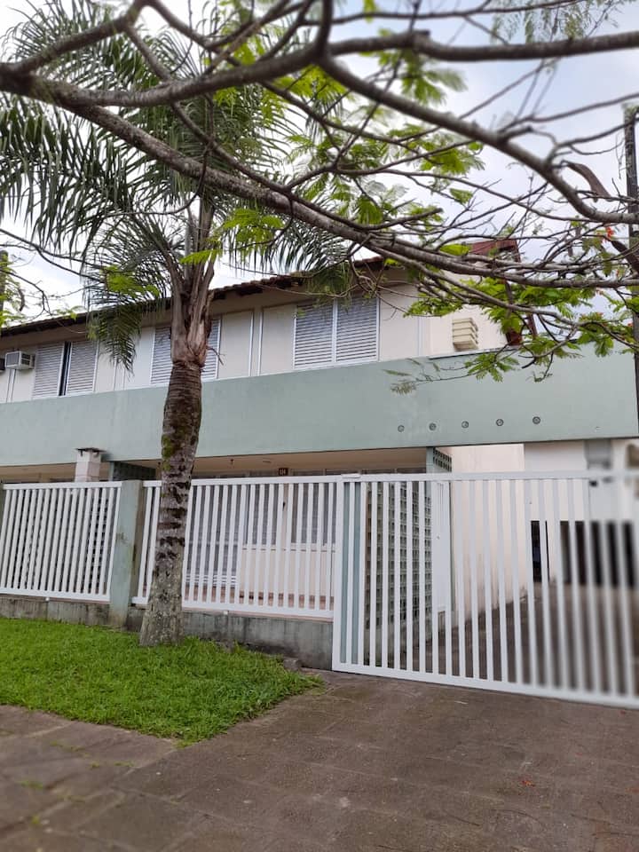 Sobrado A 2 Quadras Da Praia - Guaratuba