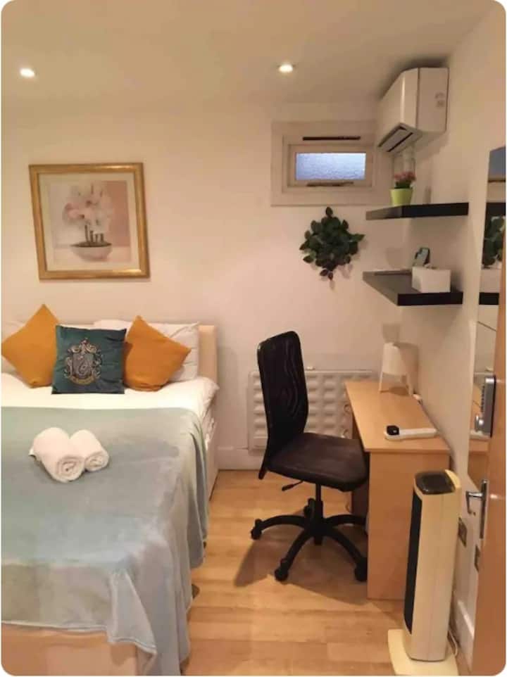 Comfort 5 Bedroom House In Euston - Up To 11 (121) - London, UK
