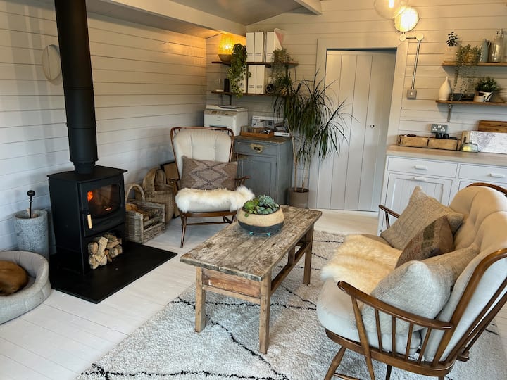 The Refuge - Wood Cabin Set In Nature - United Kingdom