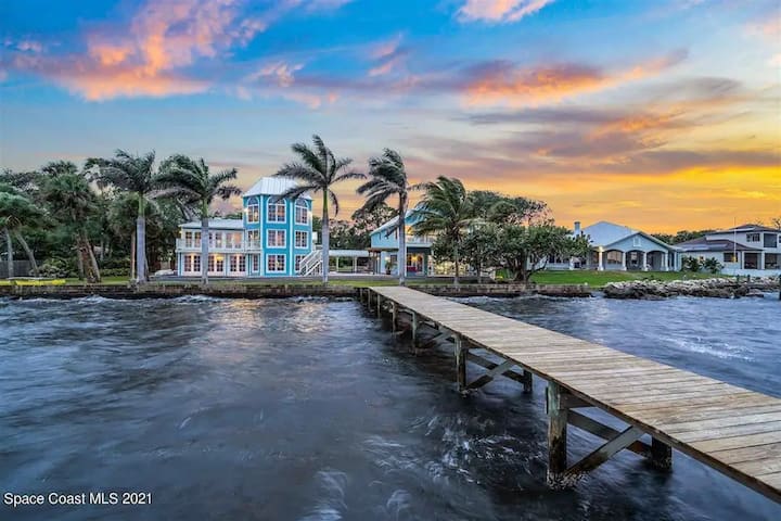 Pineapple Estate In Melbourne Fl - Melbourne Beach, FL