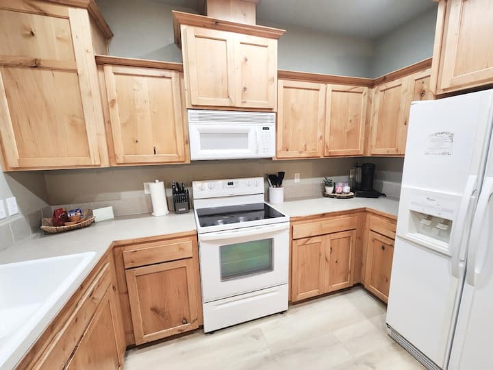 Pdx/gresham Home With King Bed, Office, & Garage - Gresham, OR