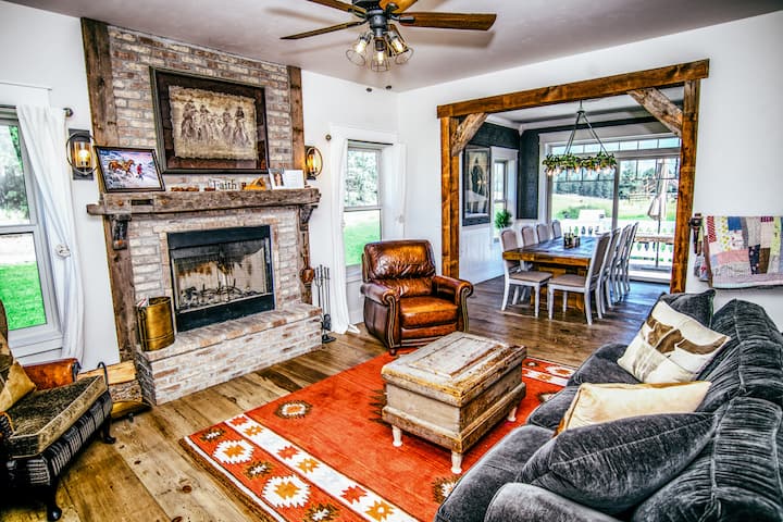 Highland Hill Farmhouse Views Glacier Park Hot Tub - Columbia Falls, MT