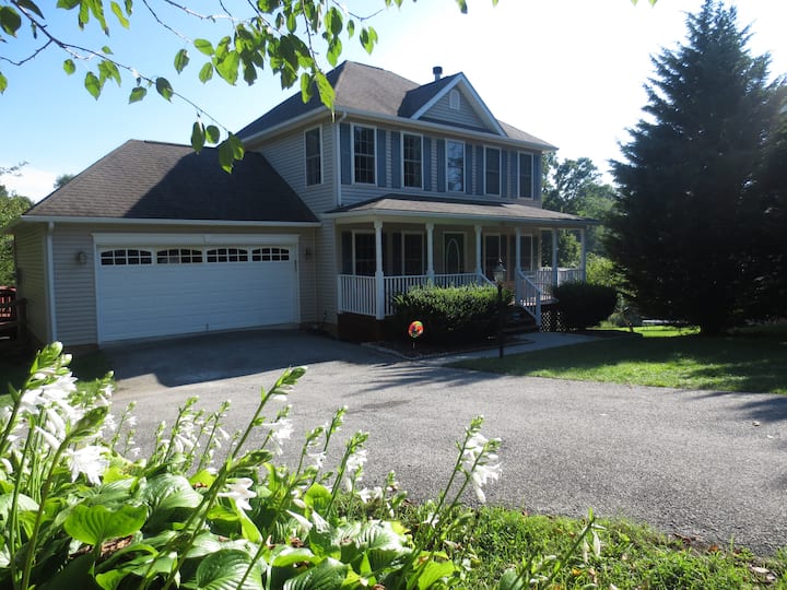 Bright Family Home In Quiet Neighborhood - Blacksburg