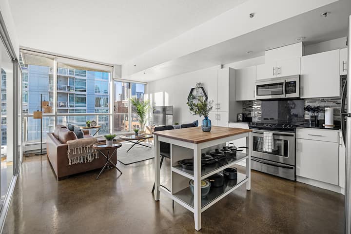 Spectacular Views | Free Parking! | Mcm Escape - Calgary