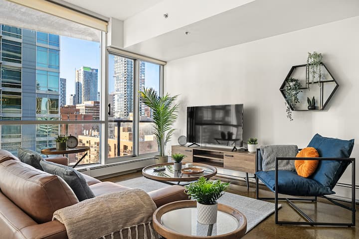 Mcm Escape | Spectacular Views | Free Parking! - Calgary