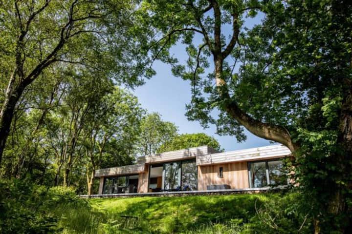 Wake Up At Your Own Private Lake - Grange-over-Sands