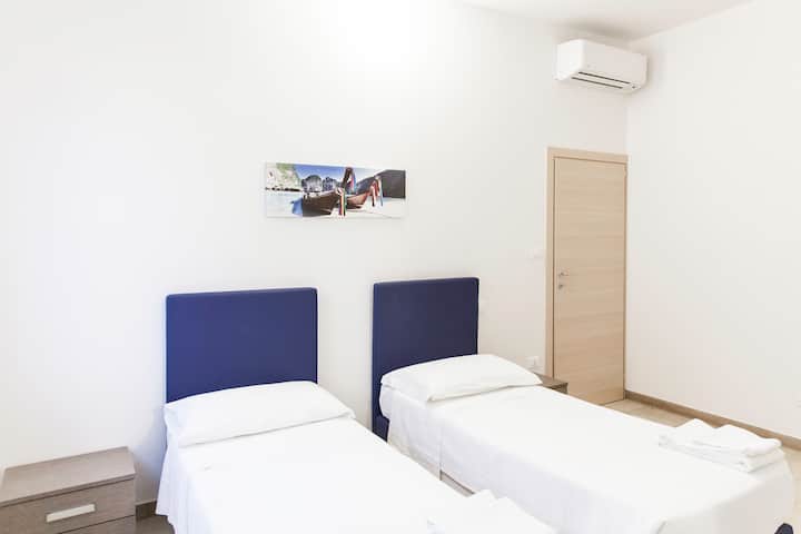 In Fiera 14 Di Fronte Alla Fiera Di Bologna - Bologna