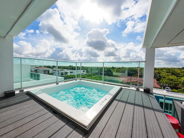 Punta Cana | Bavaro Penthouse W/ Jacuzzi | Parking - Punta Cana