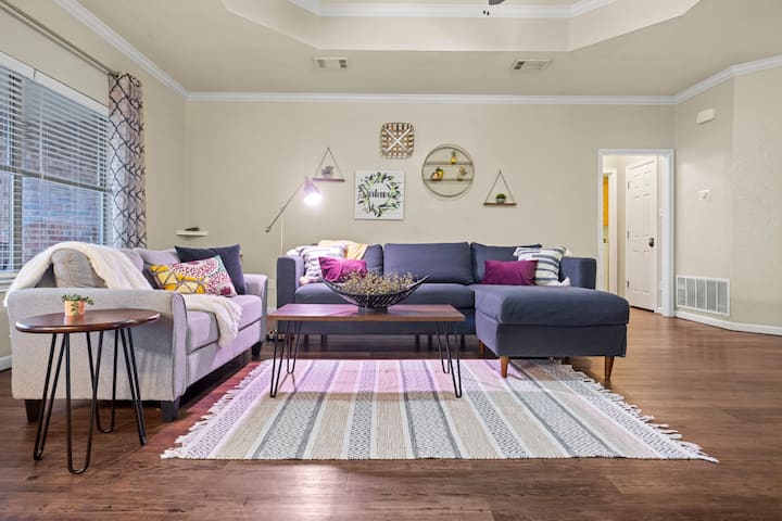 Hillside Hideaway: Inside Charm | 4 Bed + 2 Bath - 킬린