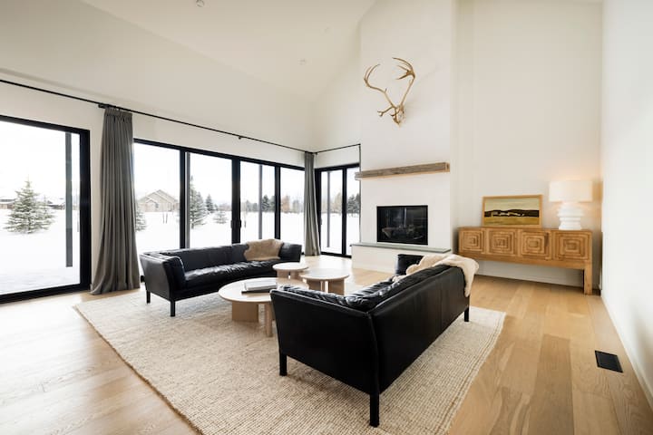 Modern Mountain Luxury Escape - Bozeman, MT