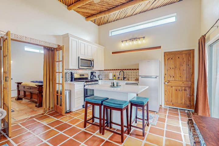 Adorable Adobe! Updated With Privacy And Style! - Albuquerque, NM