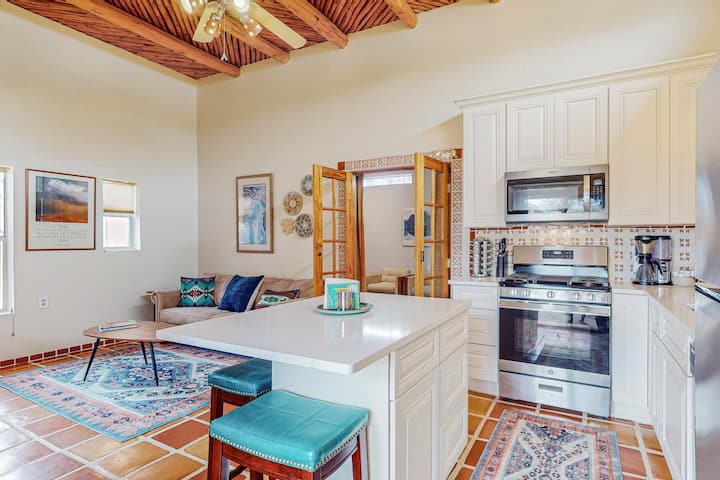 Adorable Adobe! Updated With Privacy And Style! - New Mexico